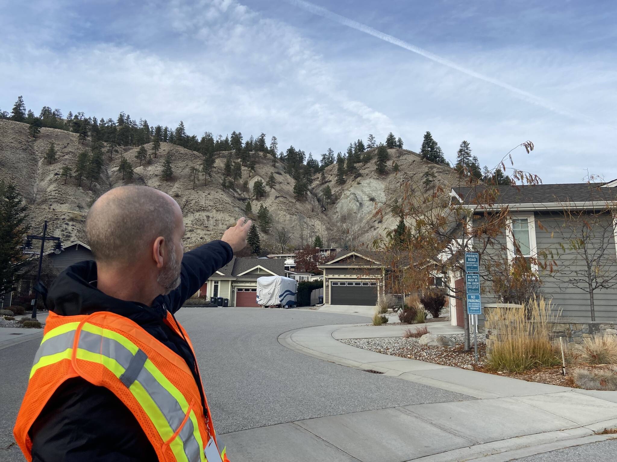 B.C. homes evacuated as large slab threatens to fall off rock face ...
